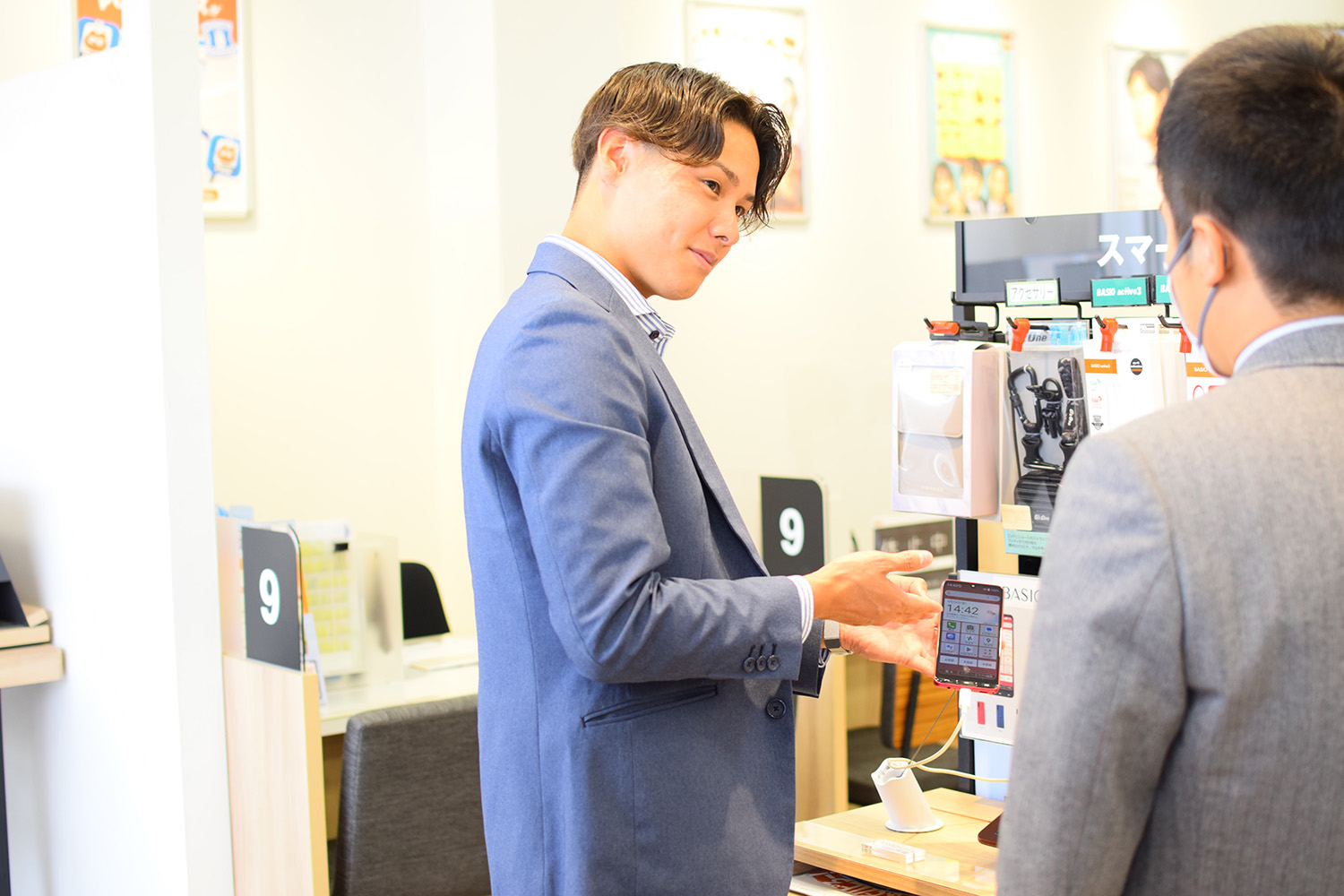 スタッフと一緒に目標に向かって動きながら、チームワークの大切さを日々実感しています。 | 株式会社Minadia